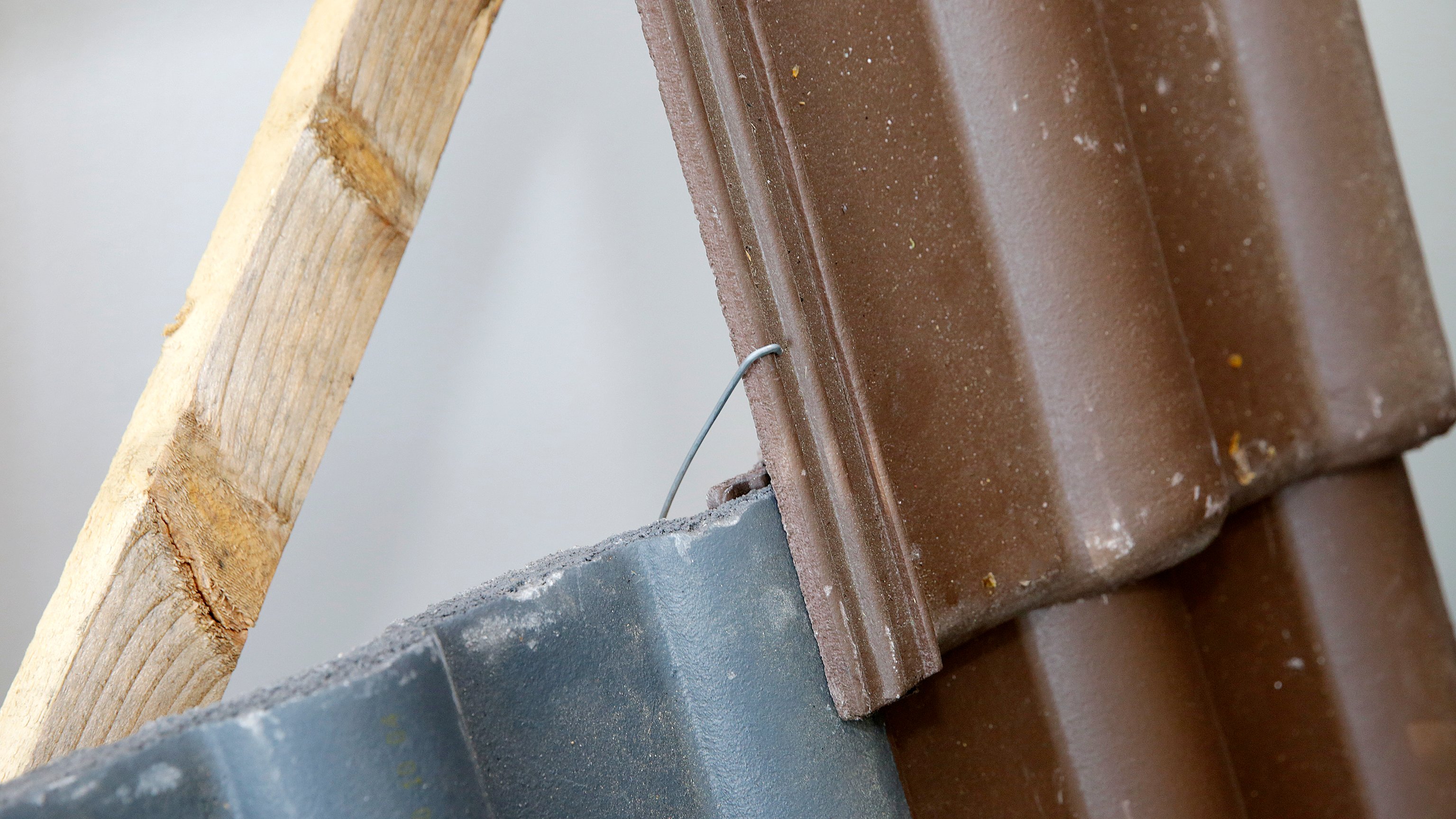 Roof securing program