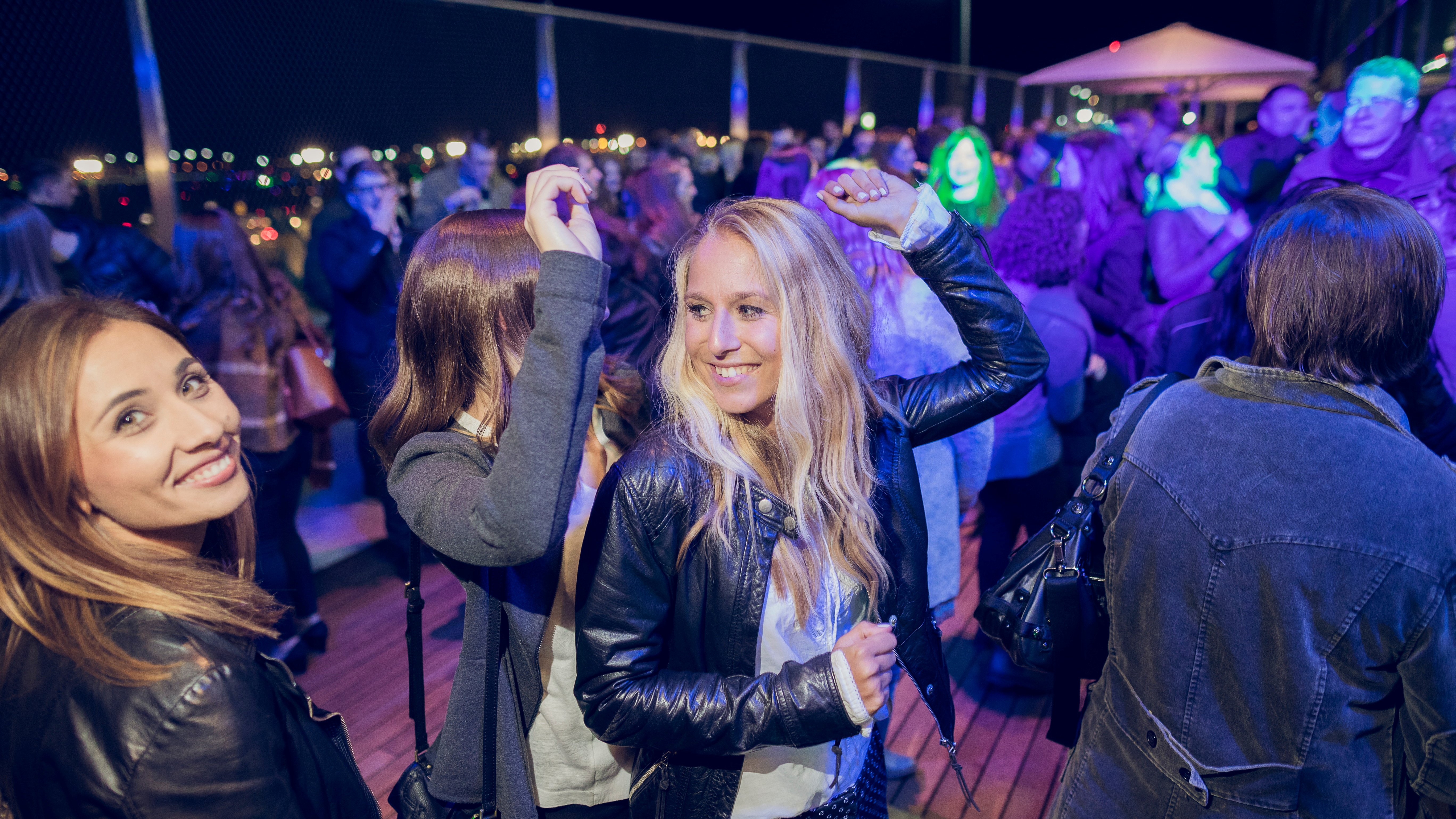 Party-Sommer am Flughafen Frankfurt: MOMEM und Fraport laden zu ...